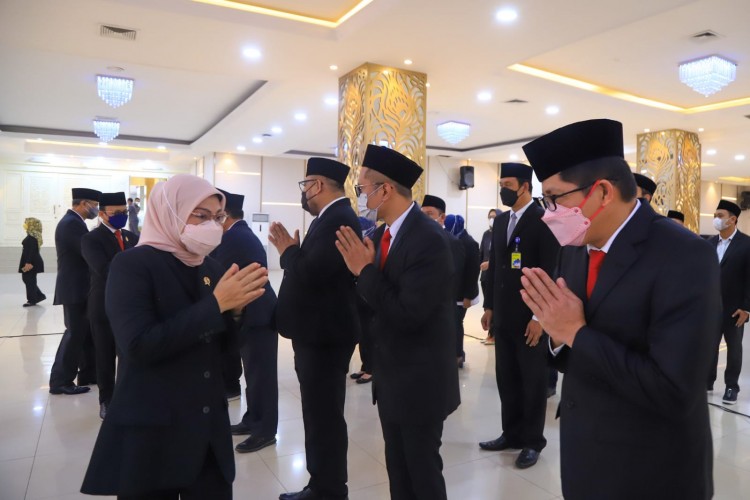 Lantik Puluhan Pejabat , Menaker : Reformasi Birokrasi Sangat Penting Untuk Mencapai Good ...